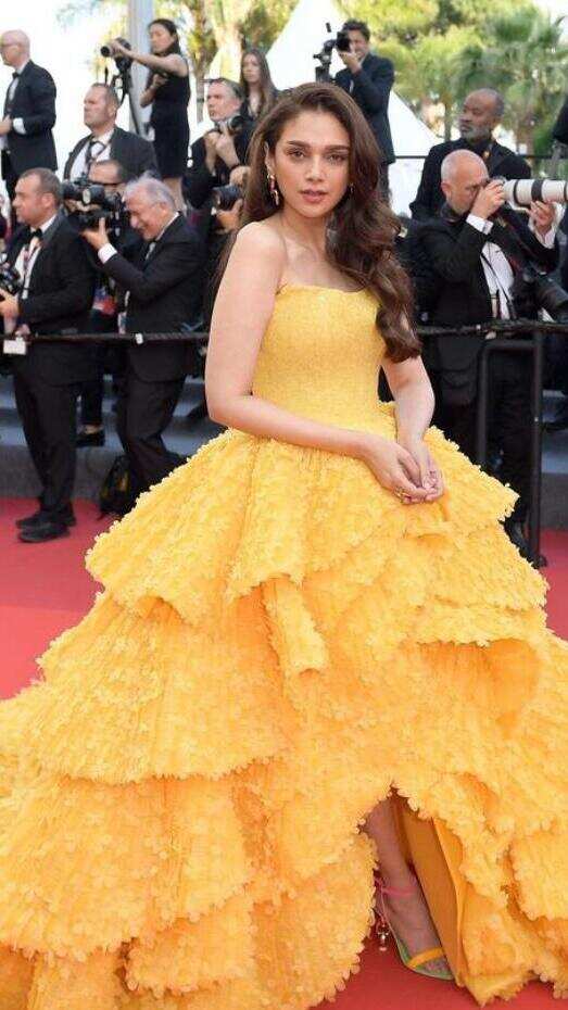 Aditi Rao Hydari turns heads carpet as she walks on the Cannes red ...