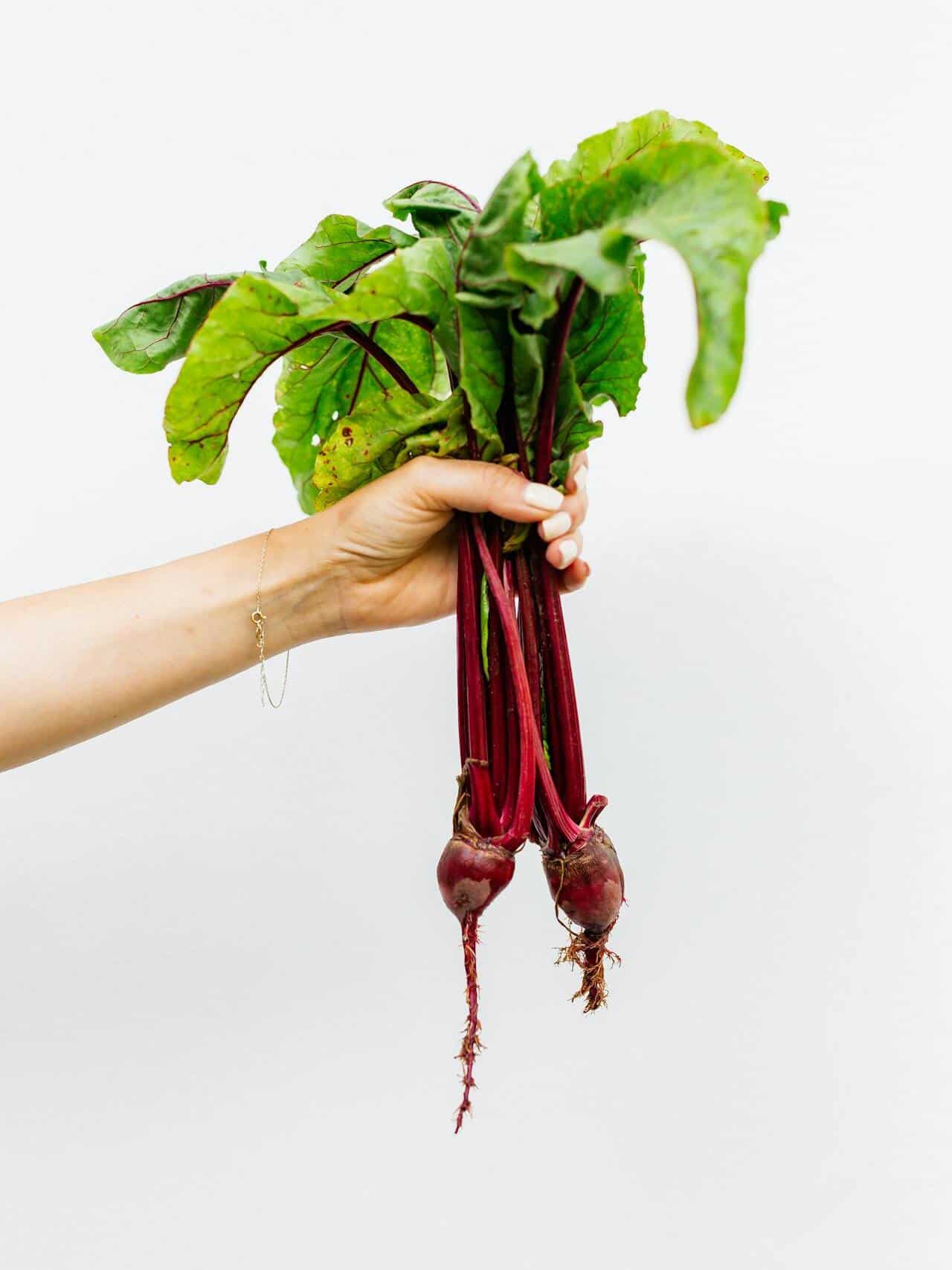 7 Benefits of Drinking Beetroot Detox Water