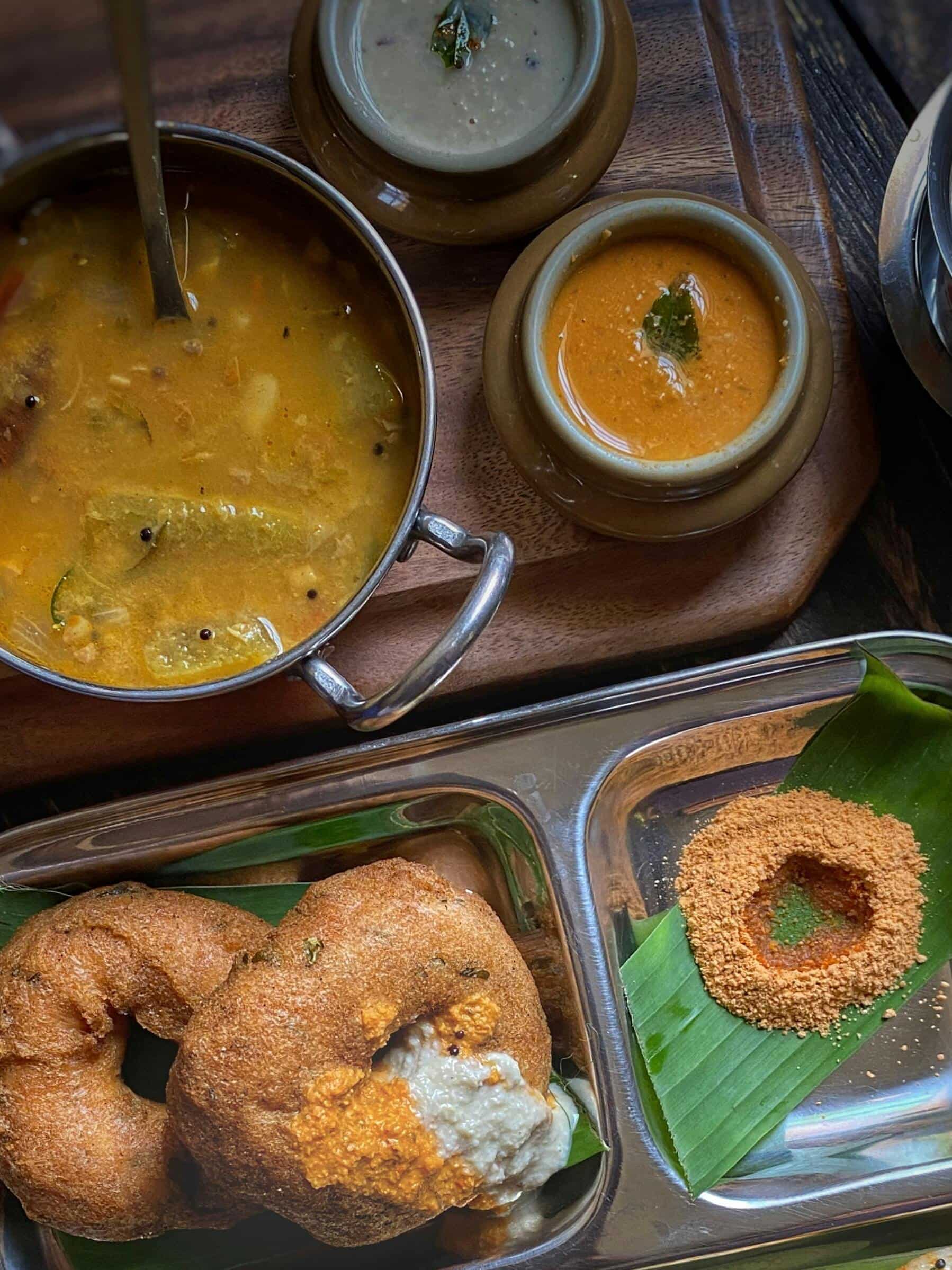 Easy and Crispy South Indian Medu Vada Recipe