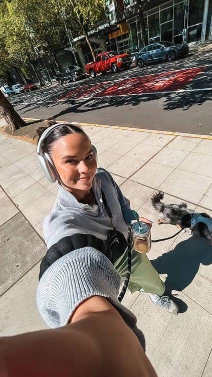 6 Health Benefits of Walking After Eating