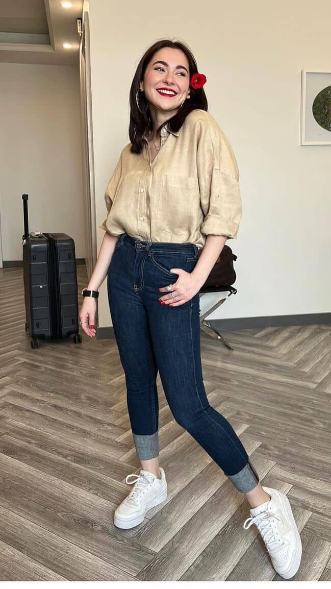 Pakistani actress Hania Aamir's sizzling looks