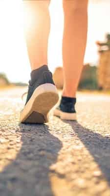 5 benefits of walking backwards