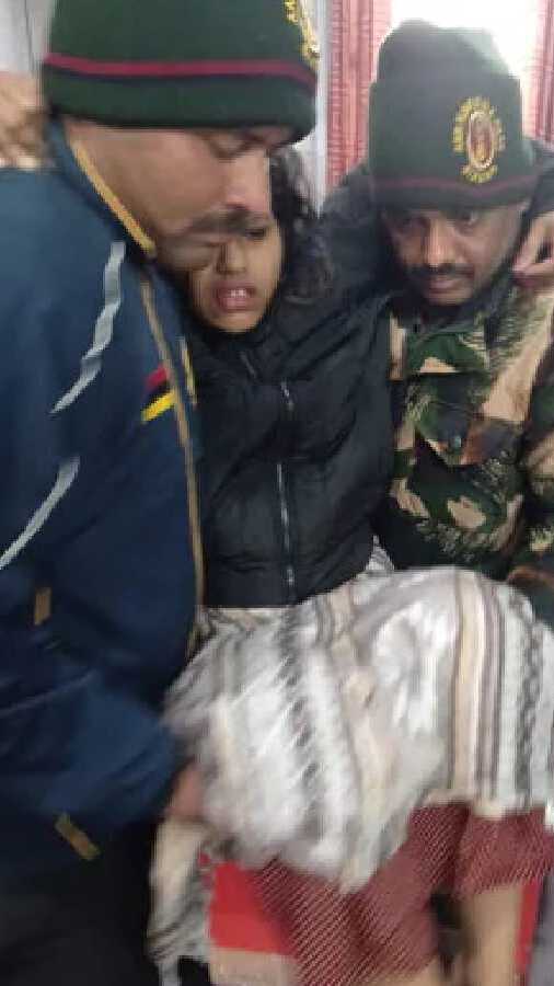 Sikkim Avalanche: डेढ़ घंटे बर्फ में दबी रही, चलती रहीं सांसें