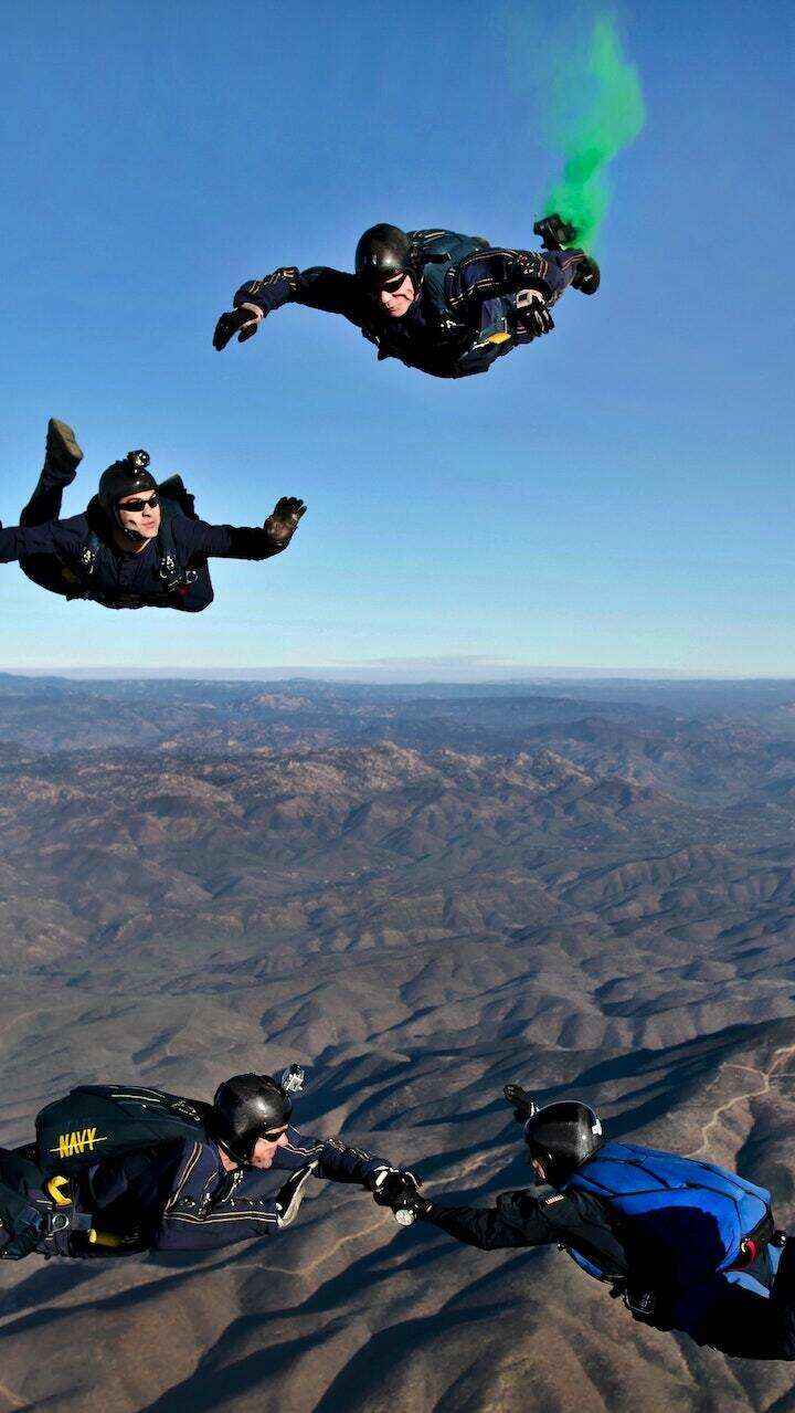 10 Scenic Skydiving Places