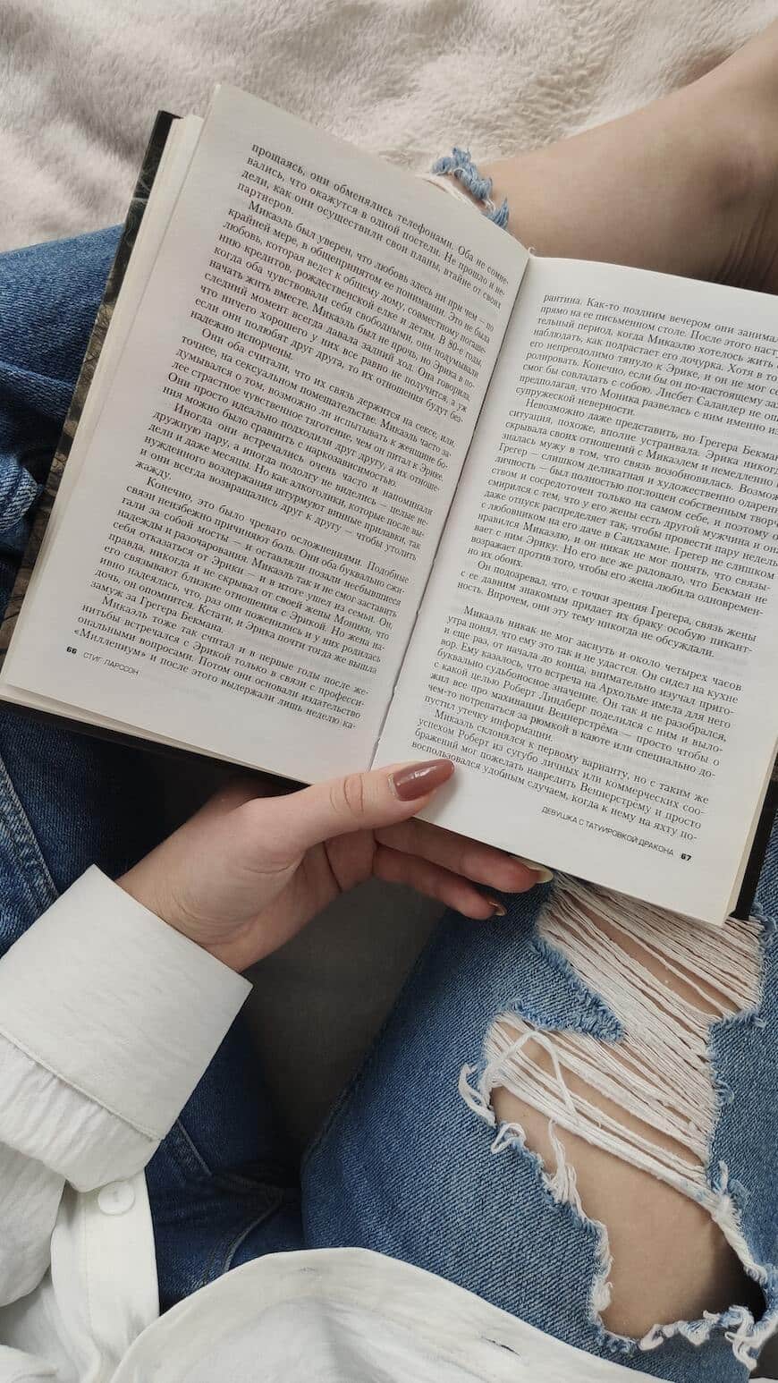 6 Books to Read to Save Yourself From Manipulation