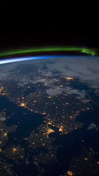 6 Astonishing Images of Countries & Cities from Space