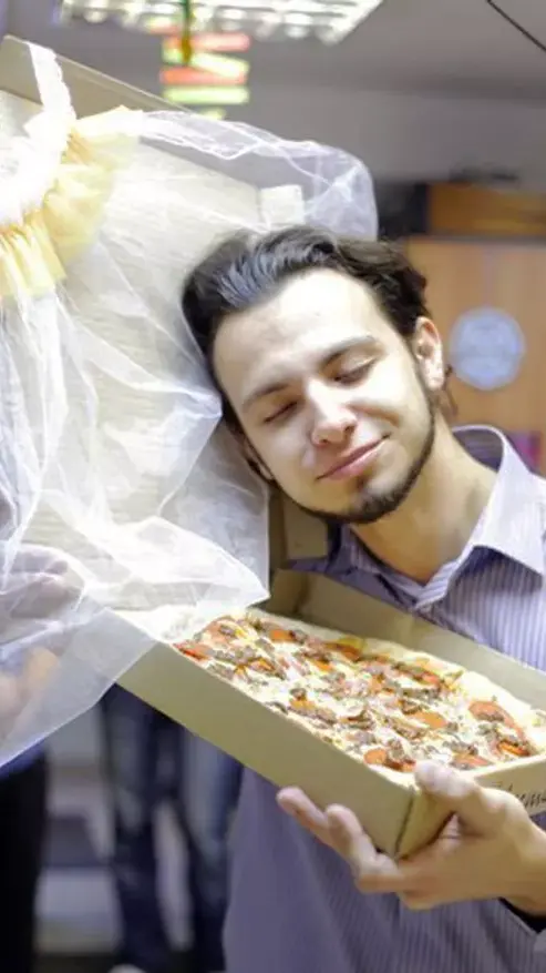 Bizzare Wedding Couples! 7 People Who Married Objects