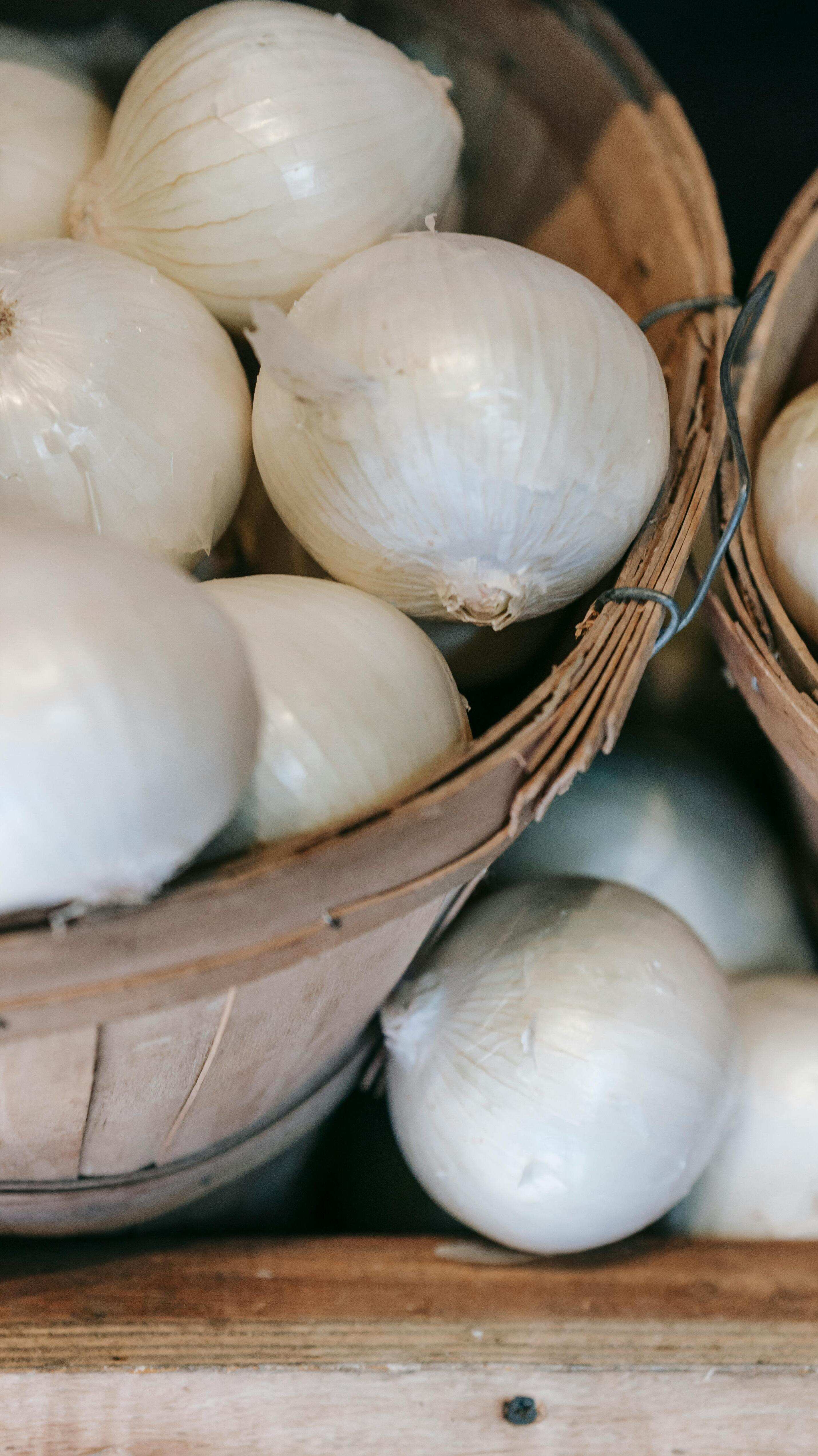6 Benefits of Eating White Onions in Summers