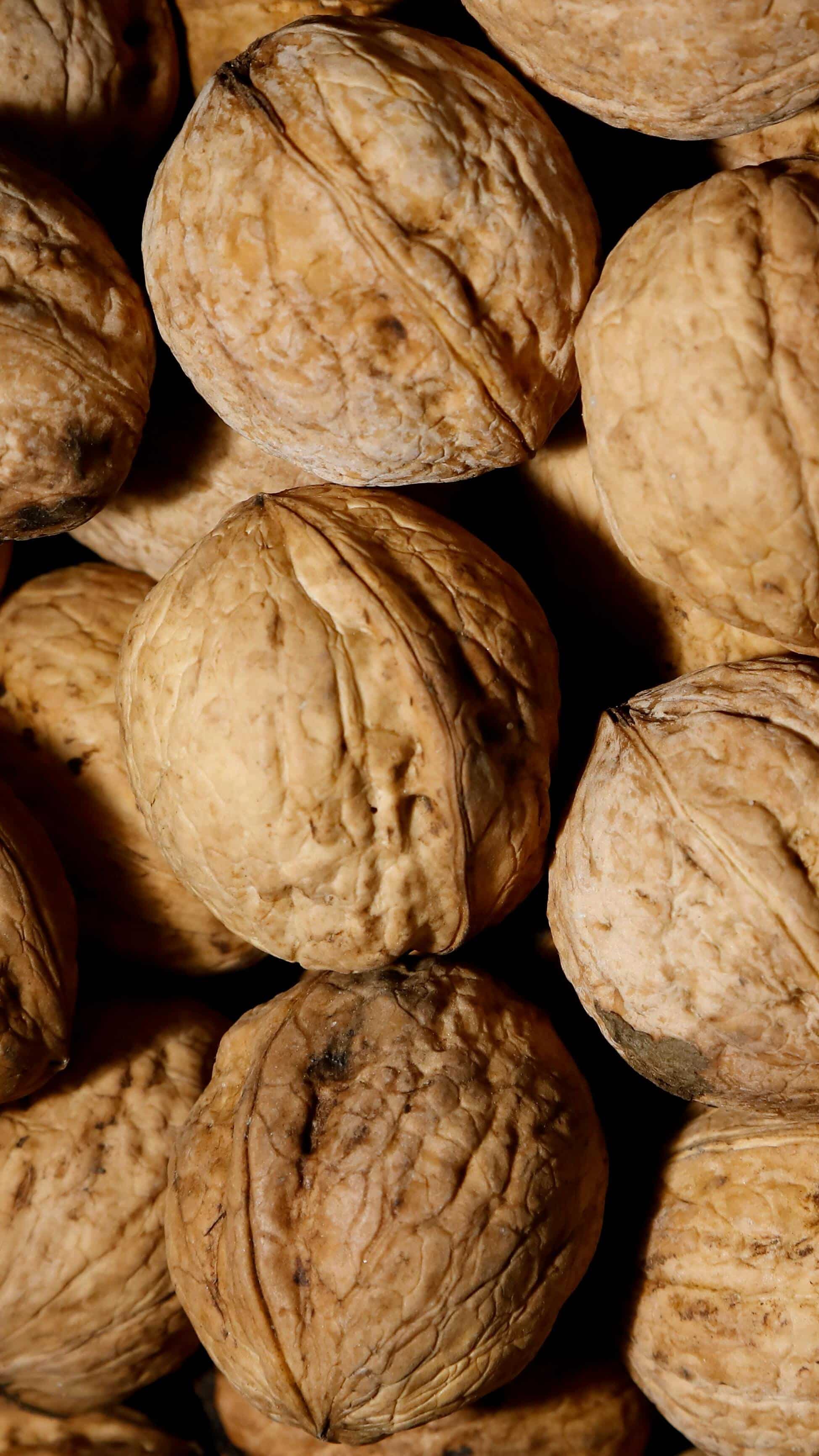 5 Benefits of Eating Raw Walnuts