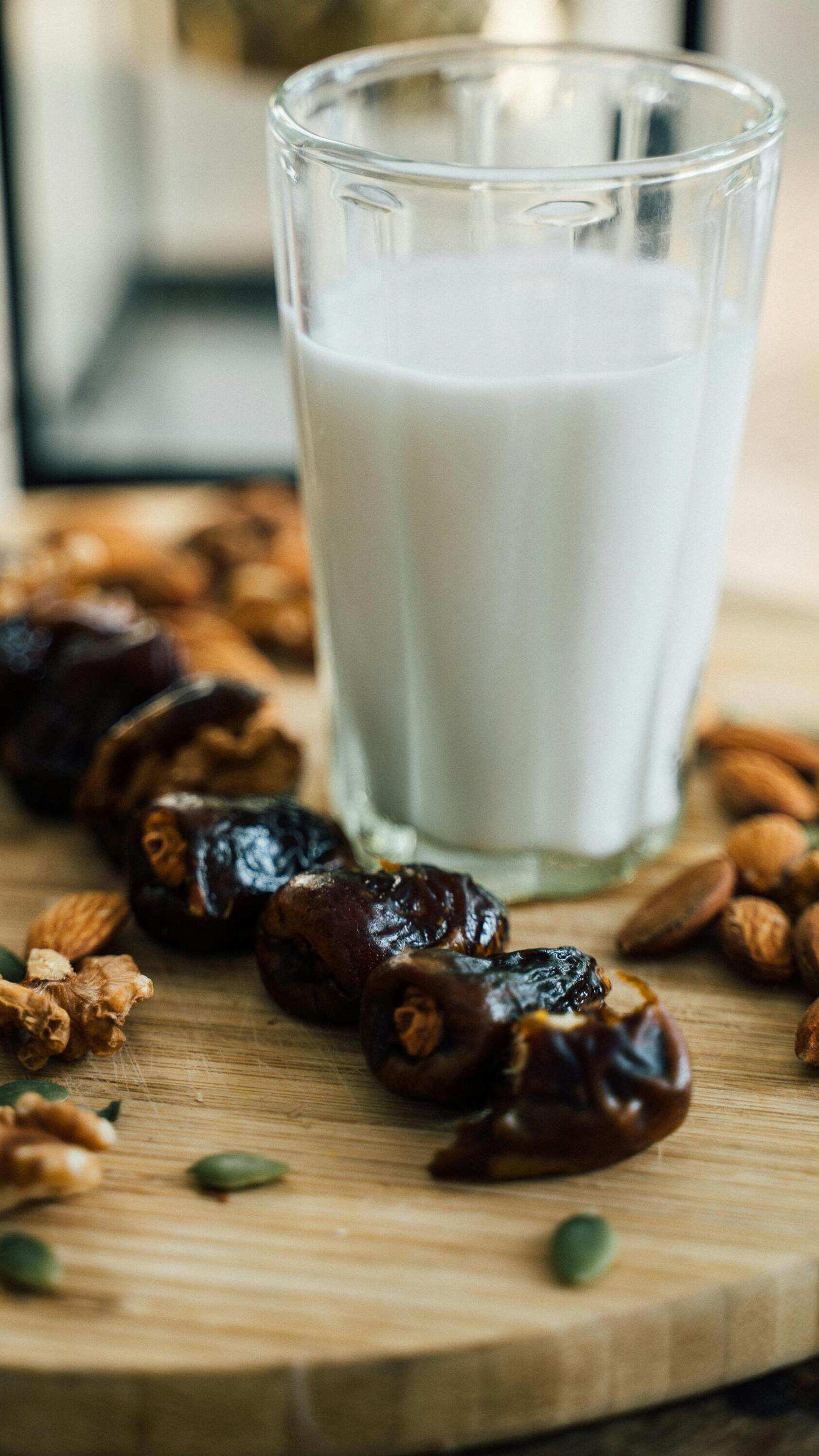 5 Health Benefits of Eating Dates With Milk
