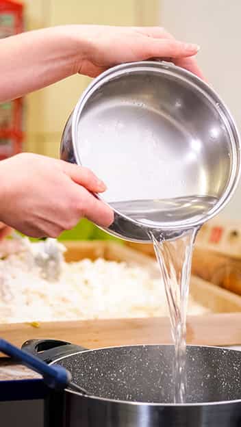 6 Benefits of Cooking With Water Instead of Oil