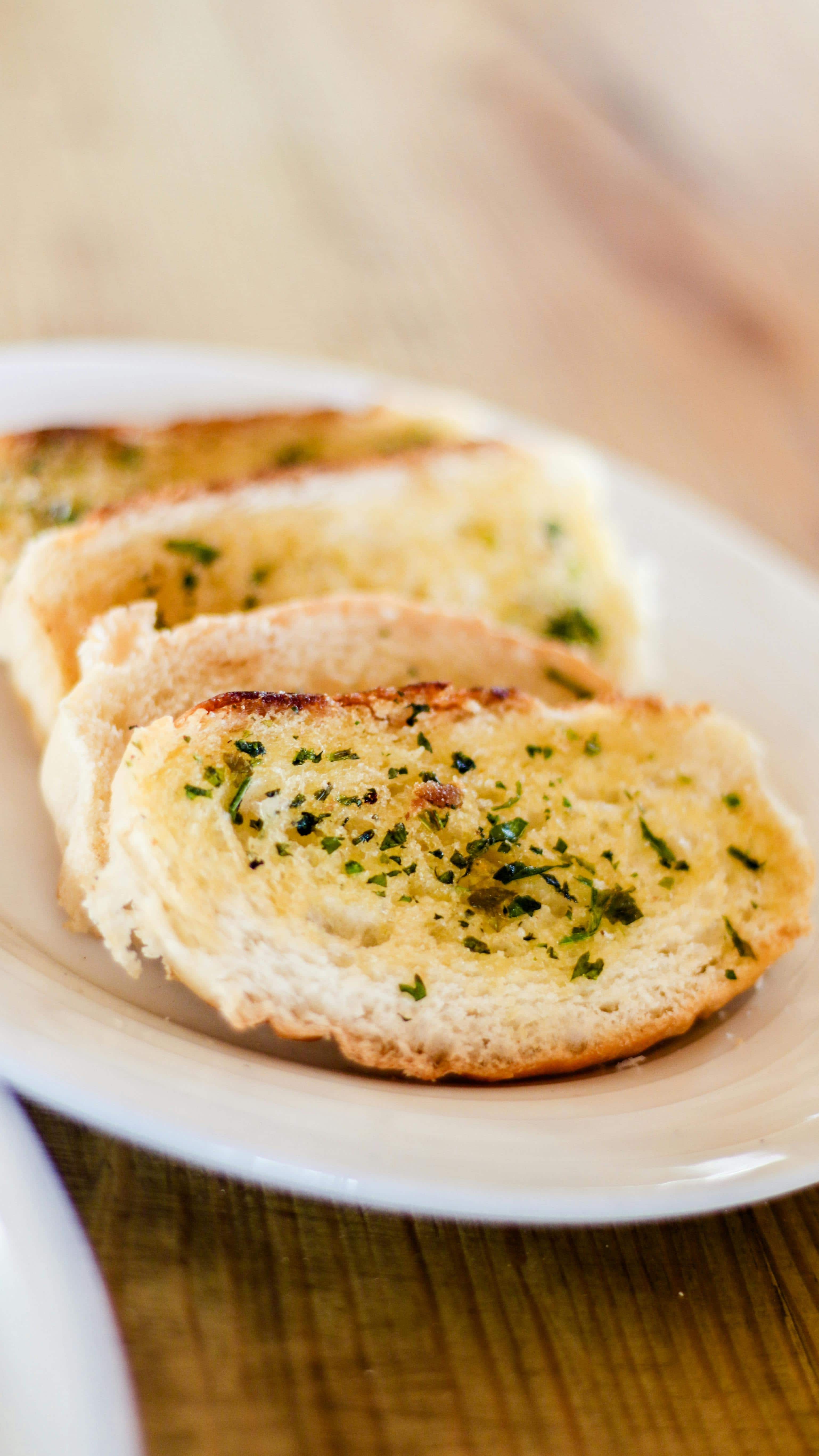 How to Make Garlic Bread at Home