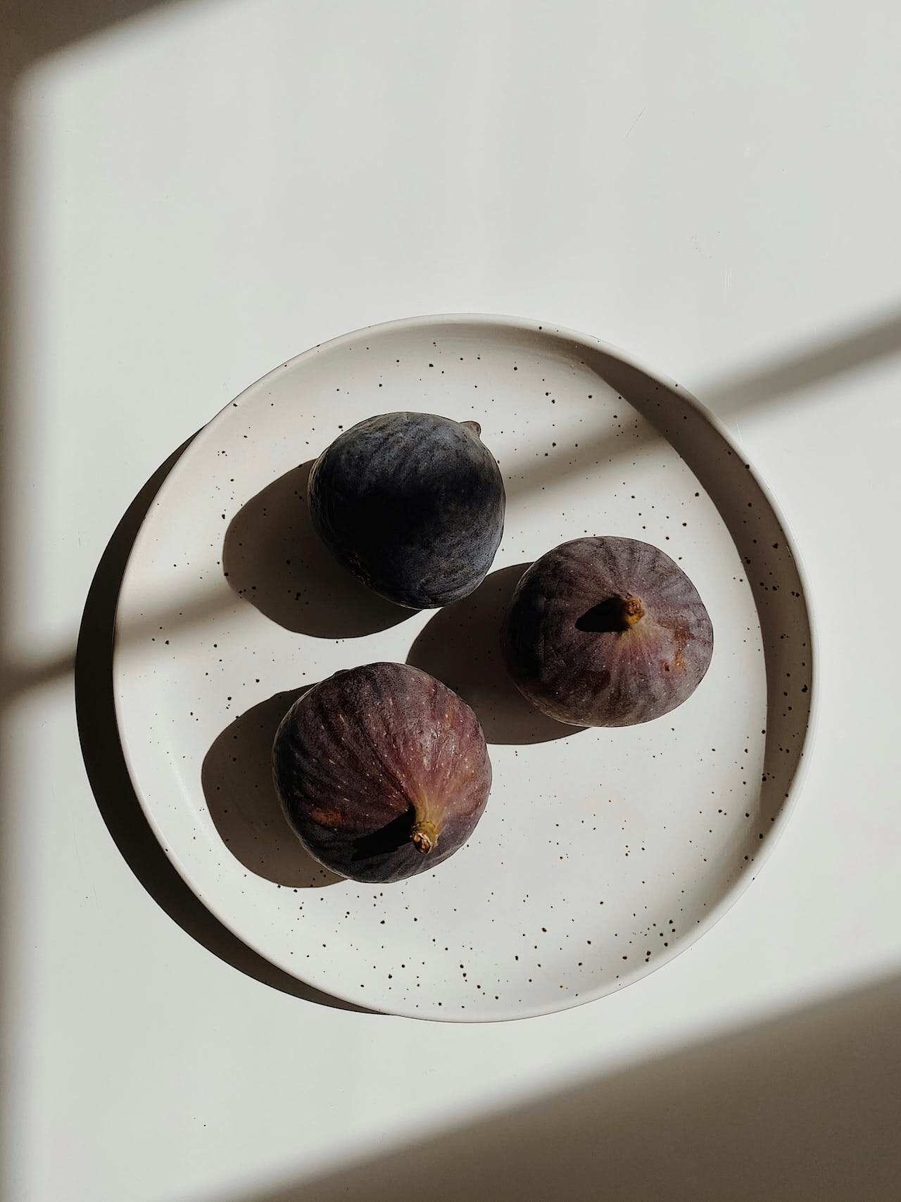 6 Benefits of Eating Figs in Winter